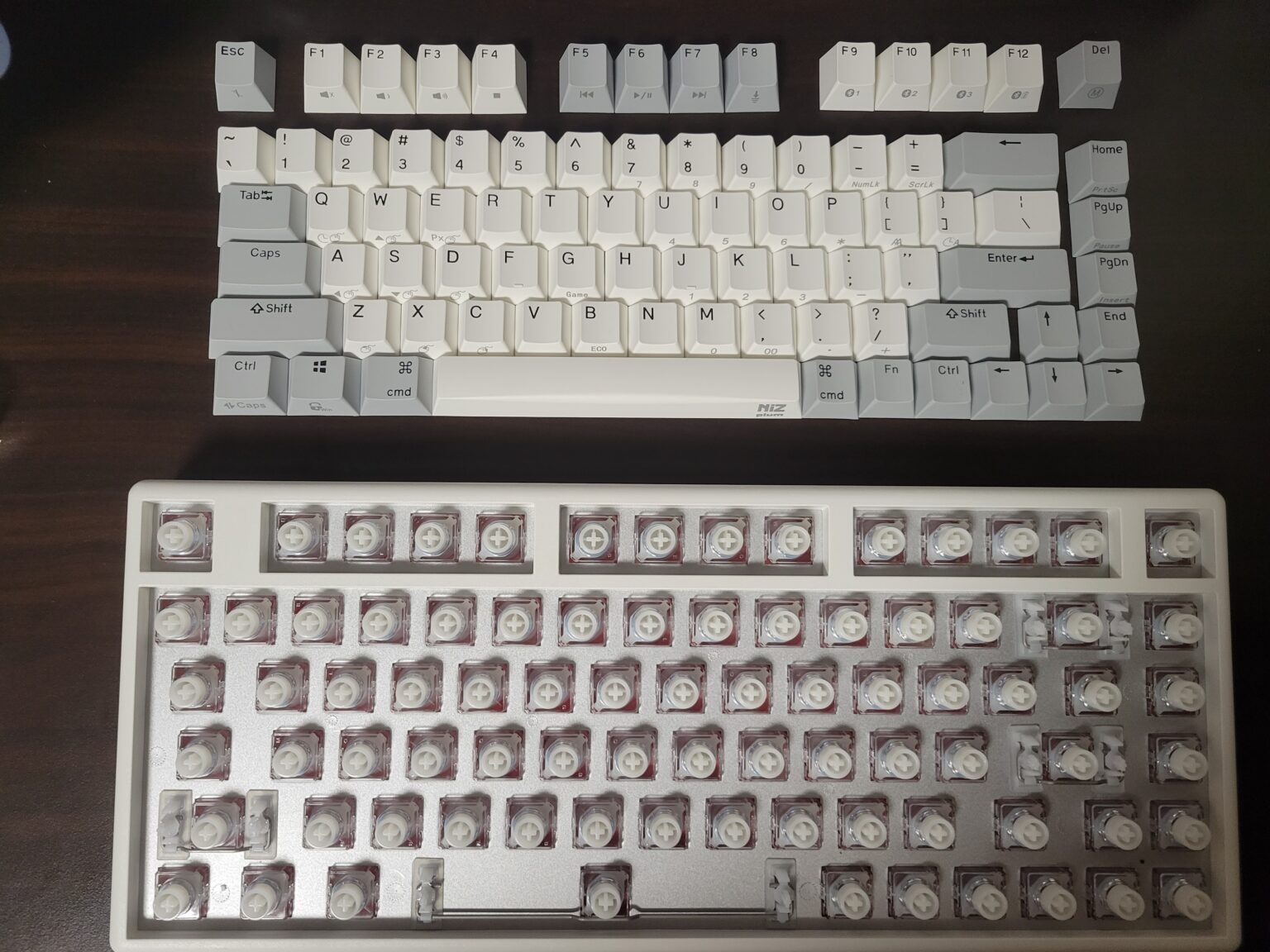 NiZ Plum 82をエンジニア目線でレビュー！HHKBとREALFORCEの中間を狙ったキーボード | tamocolony